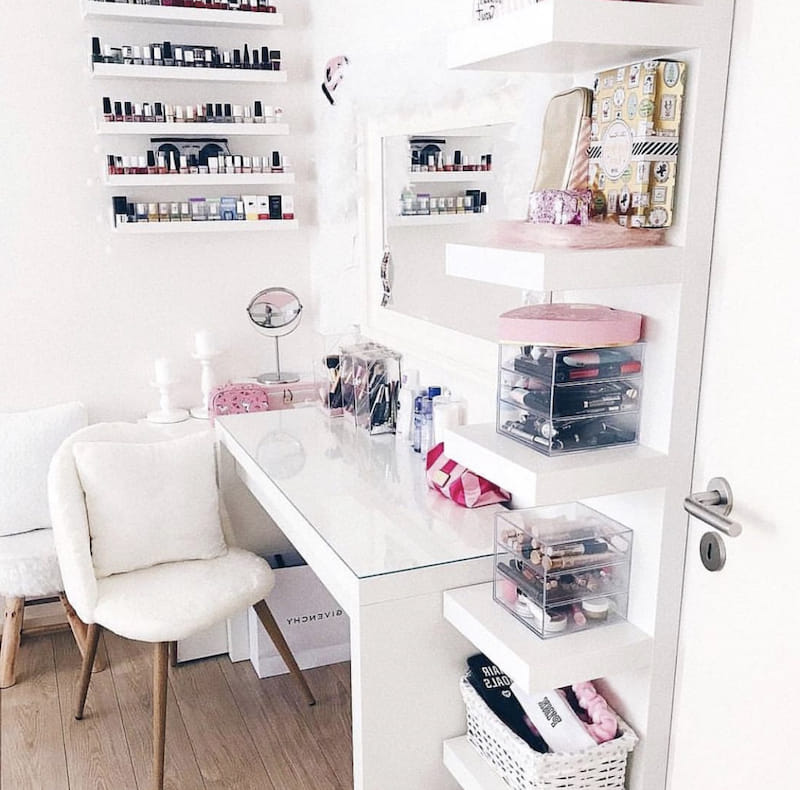 Small Makeup Room Ideas